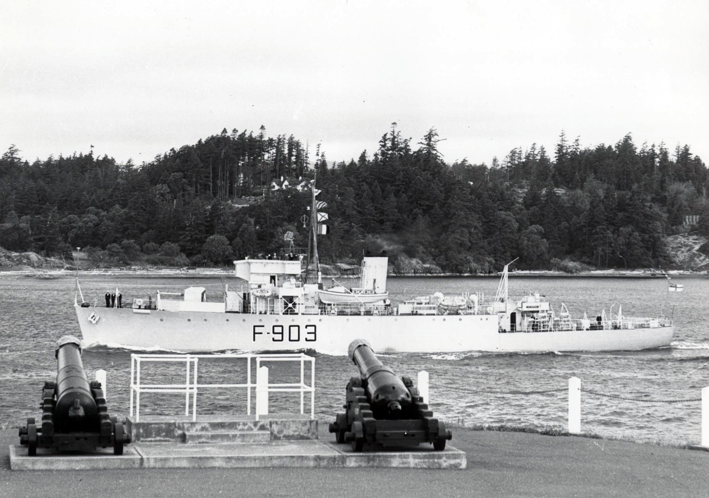 HMCS WINNIPEG (1st) | Ships of the Royal Canadian Navy